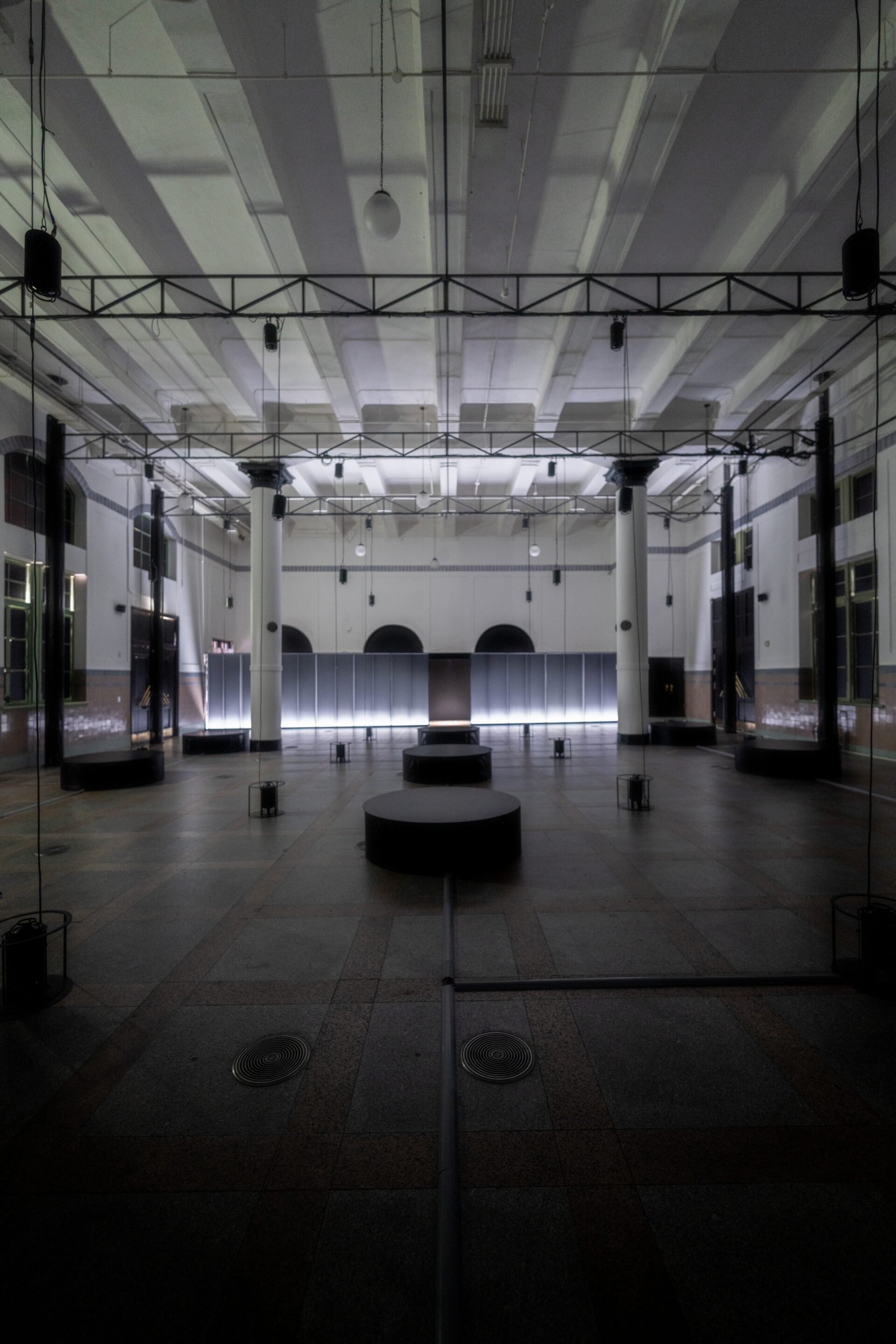 디스트릭트가 100년 넘은 옛 서울역에 펼친 다감각적 몰입의 세계 | Design＋