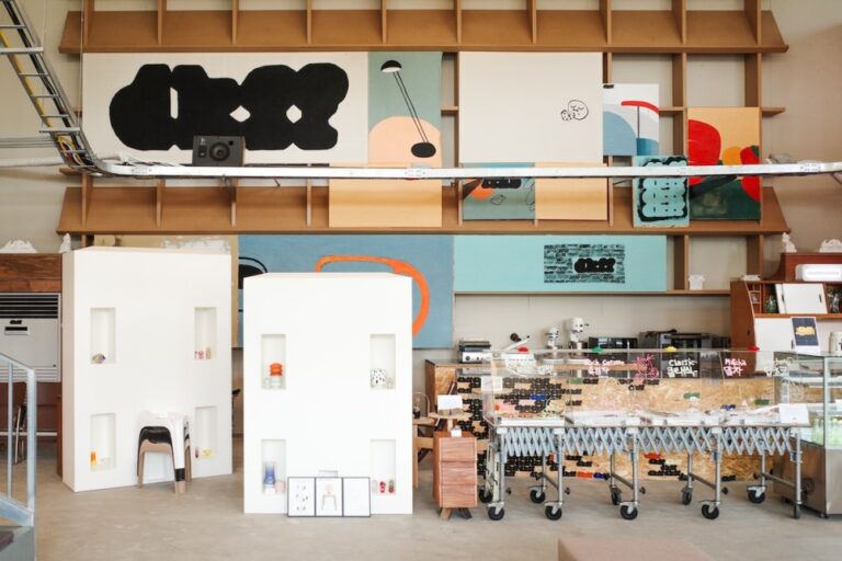 빈티지 가구를 매개로 한 디자인 플랫폼, dkff | Design＋